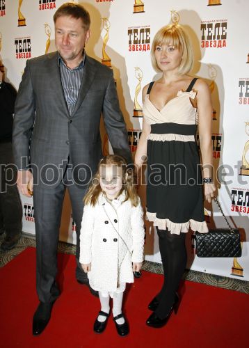 Photo Konstantin, Elena and Mariya Stogniy - UNIAN