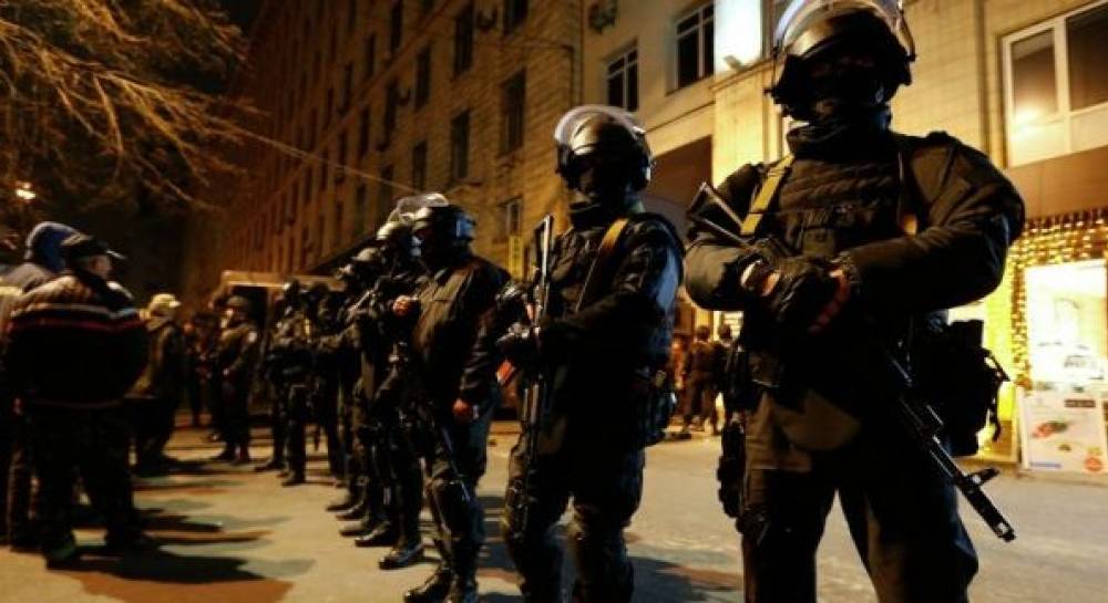 “Pravyi Sector” without weapon leaves “Dnipro” hotel in center in Kyiv ...