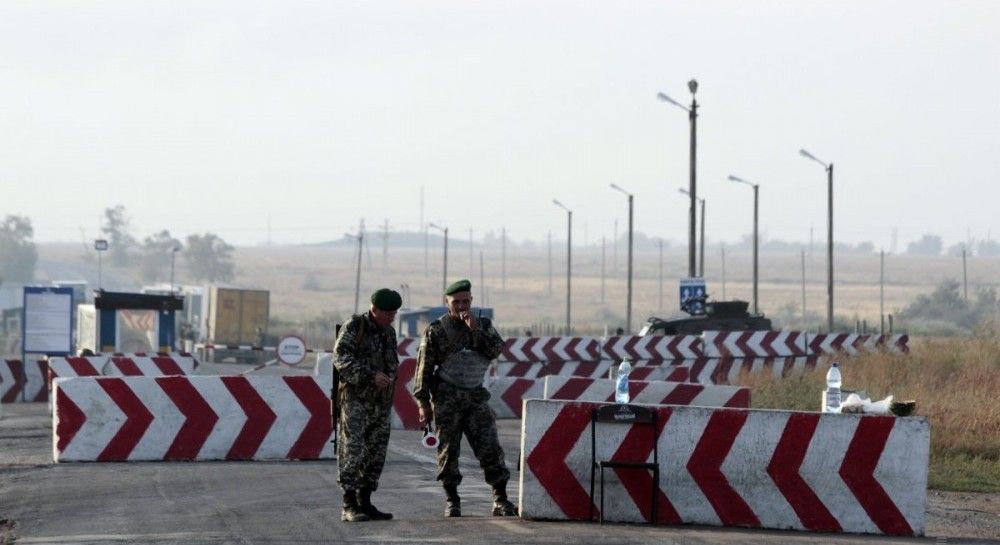 Russians dismantle posts on Crimea border, checkpoints still work ...