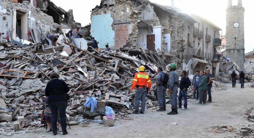 Bloomberg: Rescuers search for survivors in Italy quake that killed 247 ...
