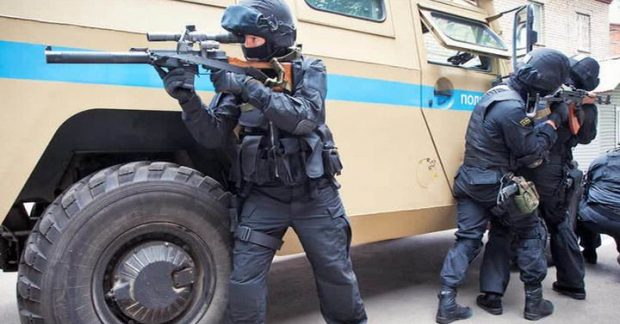 Chase of a lifetime: Russian SWAT team ridiculed by opposition leader ...