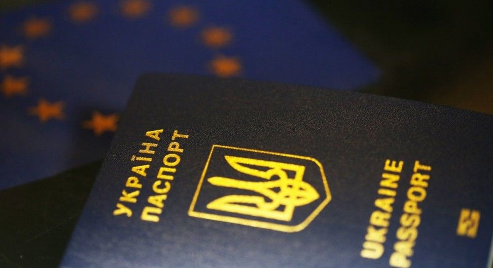 EU opposes Poroshenko’s idea to issue non-biometric passports to ...