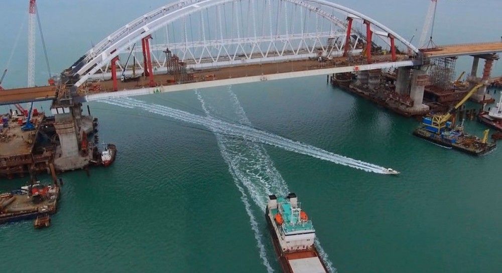 Expert points to vulnerability of Kerch bridge from military perspective