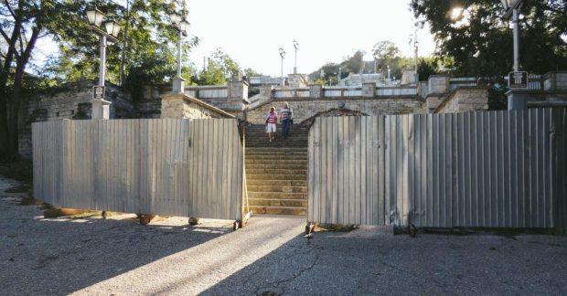 Kerch's major landmark in dilapidated condition under Russian ...