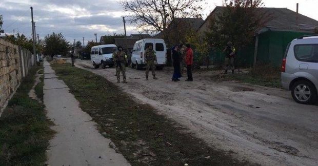 Russian law enforcers in occupied Crimea detain Crimean Tatar family ...