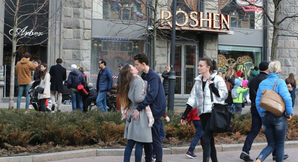Roshen confectionery store set on fire in Kyiv - UNIAN Photoreport