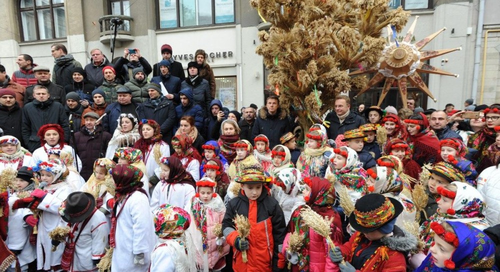 Christmas Didukh in Lviv - UNIAN Photoreport