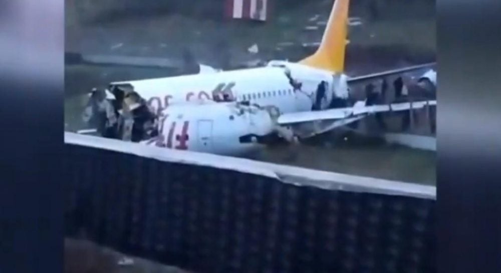 Plane splits in three during rough landing in Istanbul airport (Video ...