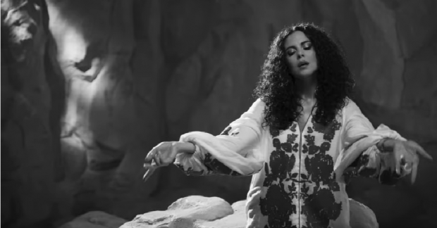 Настя Каменских и Артем Пивоваров зажгли новым треком "Там у тополі ...