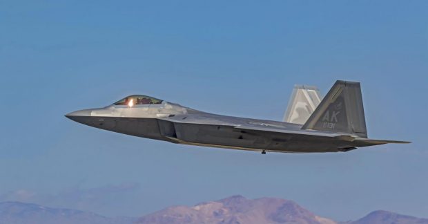 F-22 Raptor – чому це єдиний винищувач США без форсажу